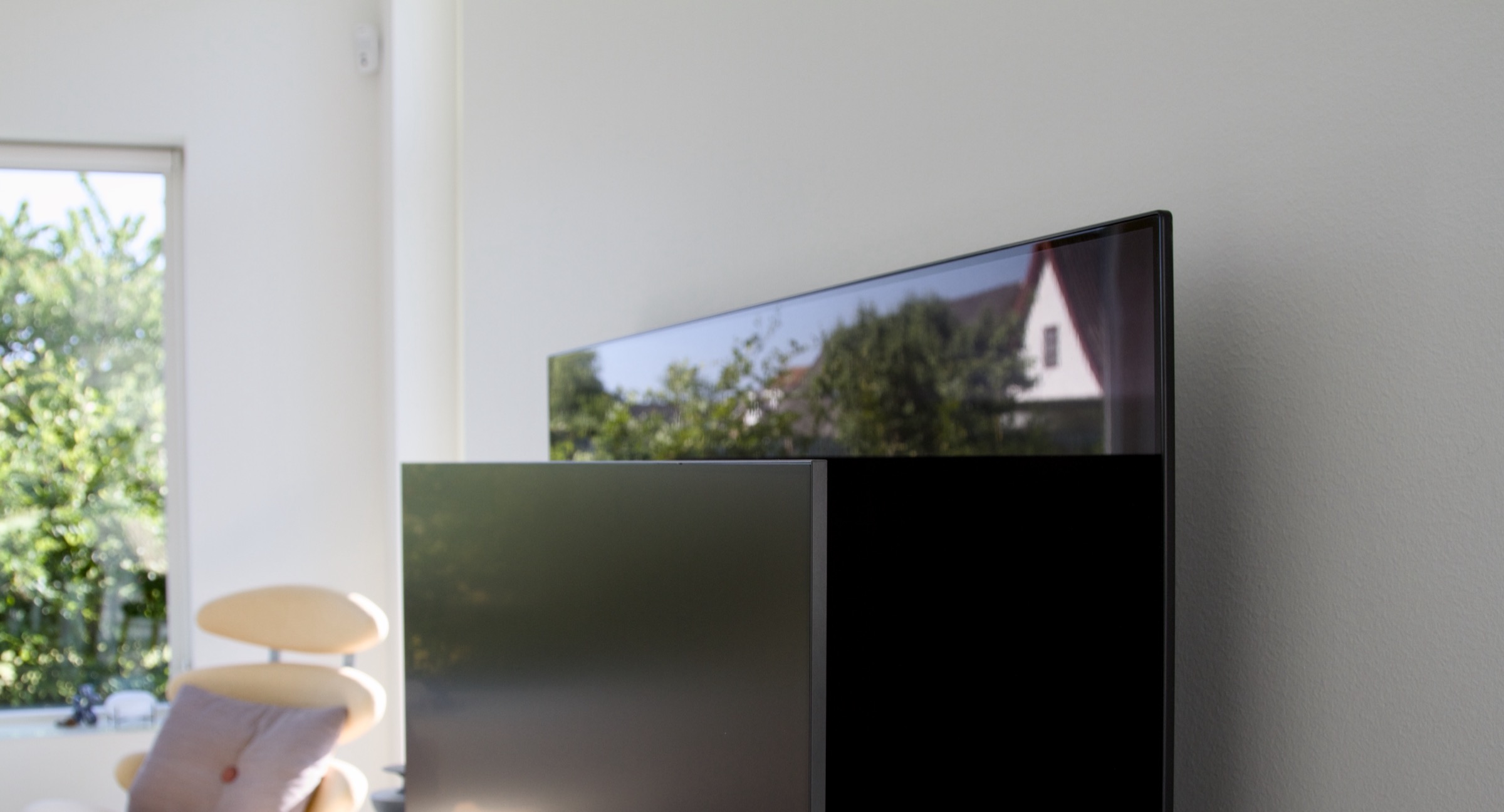 Difference in reflections between Samsung S95F and Sony AF9 (WOLED ...
